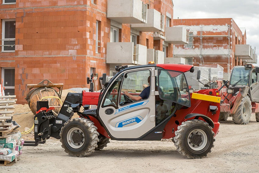Kvistgård-murerfirma får første Manitou-teleskoplæsser på el